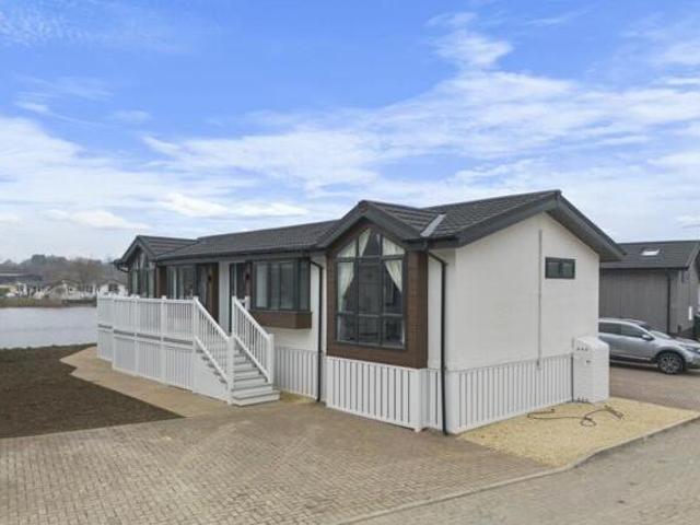 Lakeside Walk, Yarwell Mill Country Park, 3 Bedroom Park