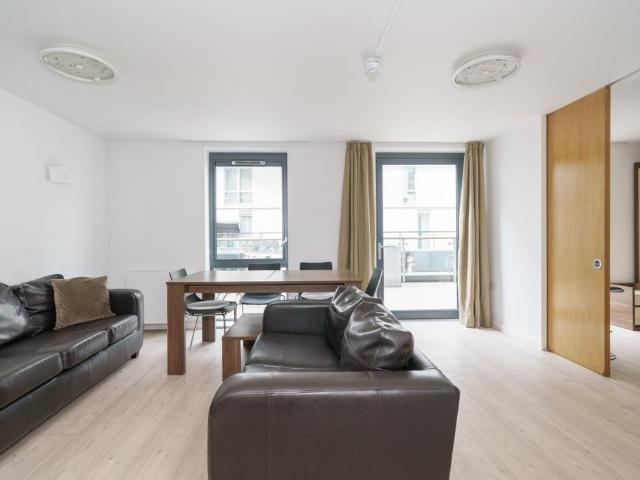 Lakeside Way Wembley HA9 3 bed flat to rent £3,330 pcm £768 pw