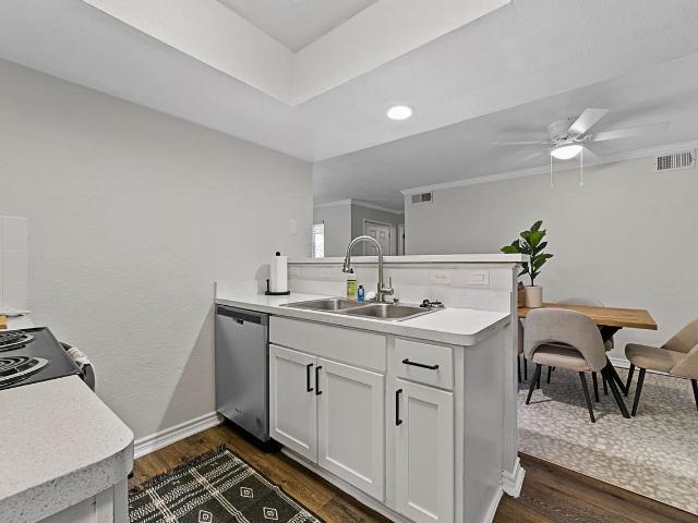 Lakeside Apartments 1 Bedroom Apartment for Rent at 9600 Golf Lakes Trl, Dallas, TX 75231