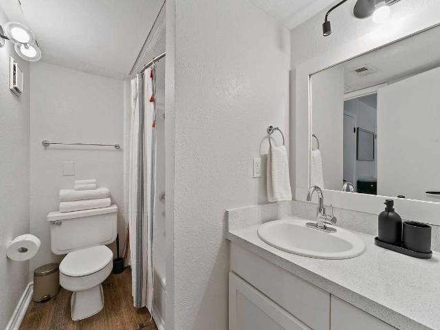Lakeside Apartments 1 Bedroom Apartment for Rent at 9600 Golf Lakes Trl, Dallas, TX 75231