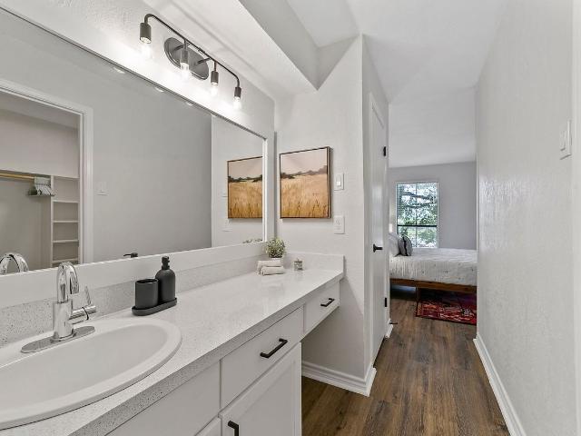 Lakeside Apartments 2 Bedroom Apartment for Rent at 9600 Golf Lakes Trl, Dallas, TX 75231