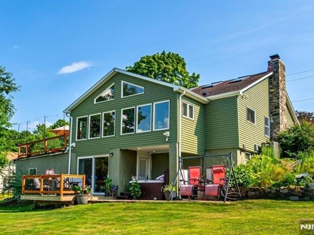 Lakeside Ave, Hardyston, Home For Sale