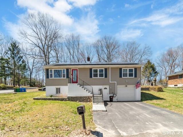 Lakeside Blvd W, Waterbury, Home For Sale