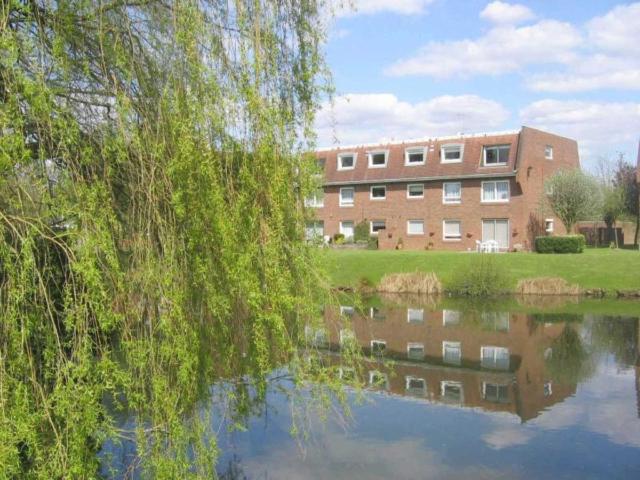 Lakeside Court, Elstree WD6, 2 bed flat to rent, £1,895 pcm | PrimeLocation