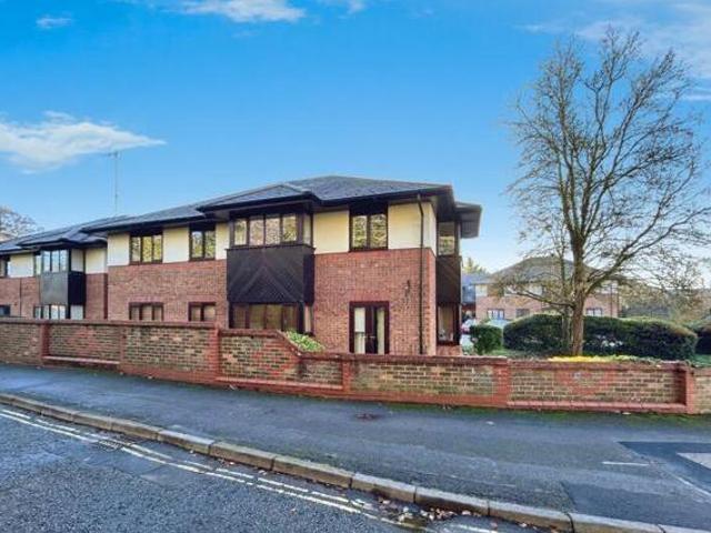 Lakeside Court, Old Cove Road, 2 Bedroom Apartment