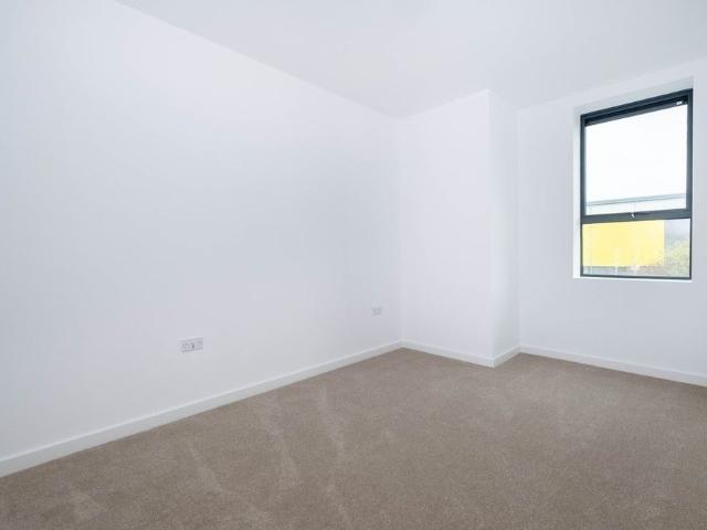 Lakeside Close