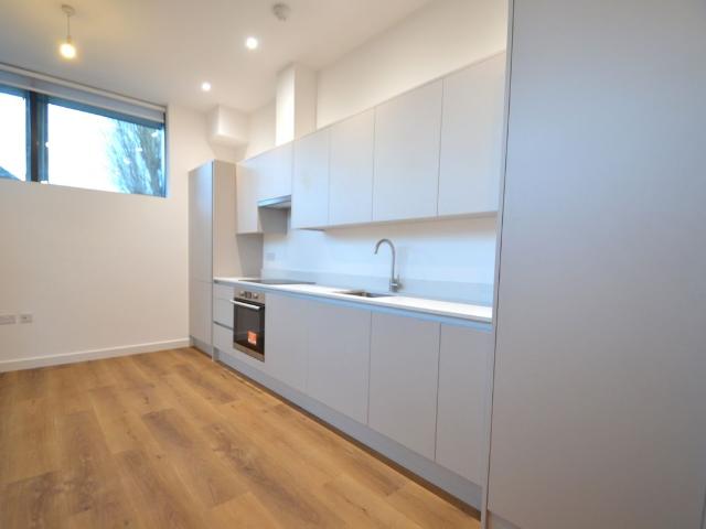 Lakeside Close, Staines Upon Thames TW18, 1 bed flat to rent, £1,550 pcm | PrimeLocation