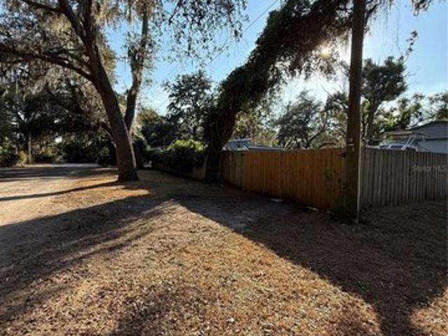 Lakeside Dr, Brandon, FL 33510