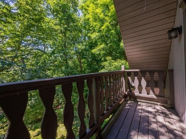 Lakeside Dr E, Vernon, Home For Sale