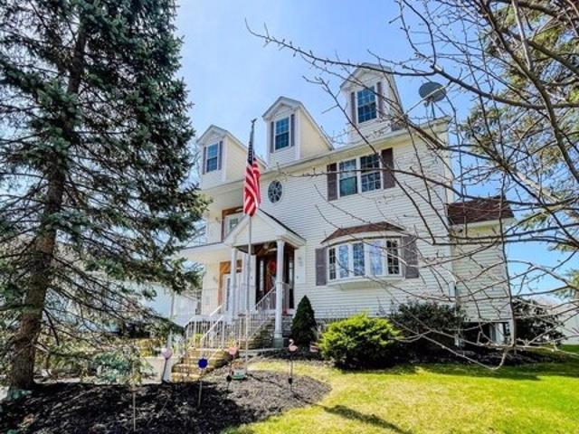 Lakeside Dr, Shrewsbury, Home For Sale