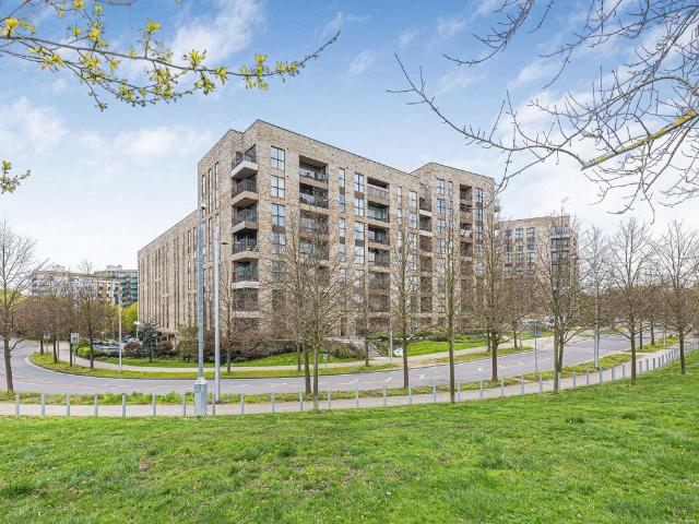 Lakeside Drive, Acton NW10, 2 bed flat to rent, £2,400 pcm | PrimeLocation