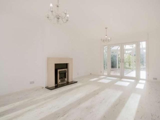 Lakeside Drive, Lakeside, Cardiff, CF23
