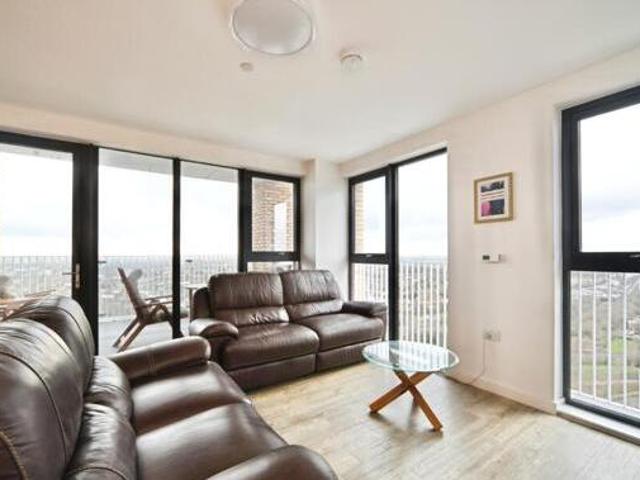 Lakeside Drive, London, 3 Bedroom Apartment