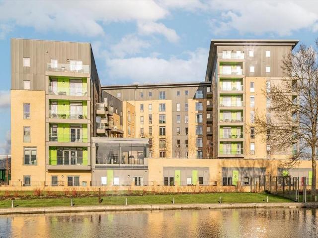 Lakeside Drive, London NW10 2 bed flat to rent £2,154 pcm £497 pw