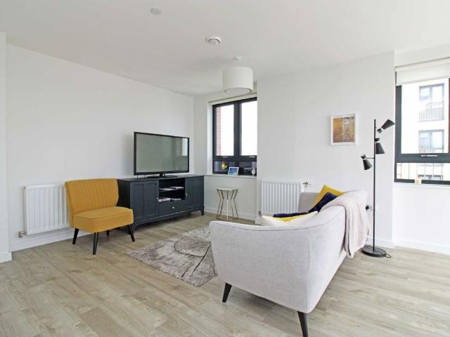 Lakeside Drive, London NW10, 2 bed flat to rent, £2,349 pcm | PrimeLocation