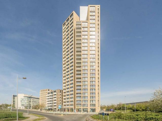 Lakeside Drive, London NW10 3 bed flat to rent £3,150 pcm £727 pw