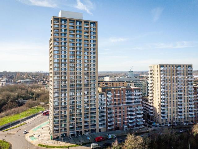 Lakeside Drive NW10, 2 bed flat to rent, £2,250 pcm | PrimeLocation