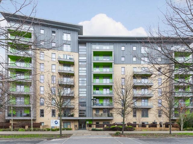 Lakeside Drive, Park Royal NW10, 3 bed flat to rent, £2,800 pcm | PrimeLocation