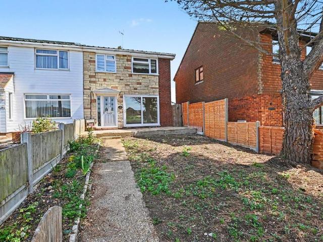 Lakeside Path, Canvey Island SS8 3 bed semi detached house to rent £1,695 pcm £391 pw