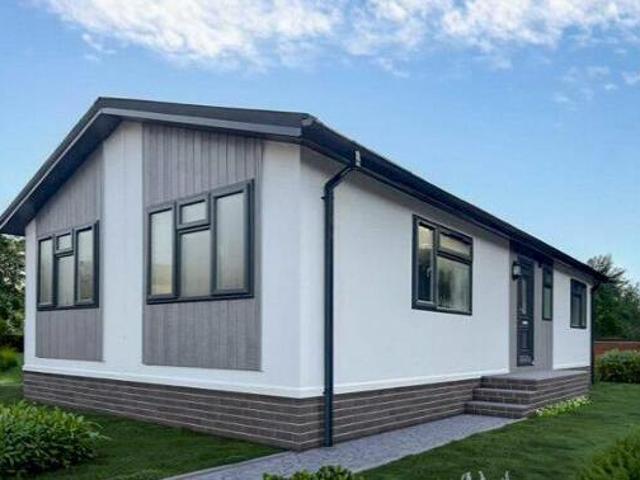 Lakeside Retreats Residential Park, Cliff Lane, 2 Bedroom Park