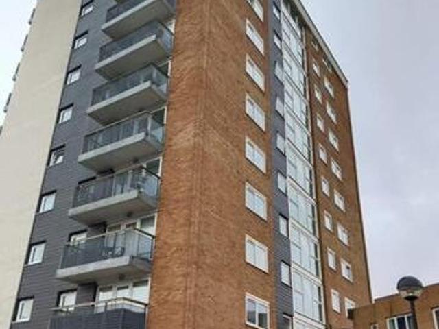 Lakeside Rise, Manchester, 2 Bedroom Flat
