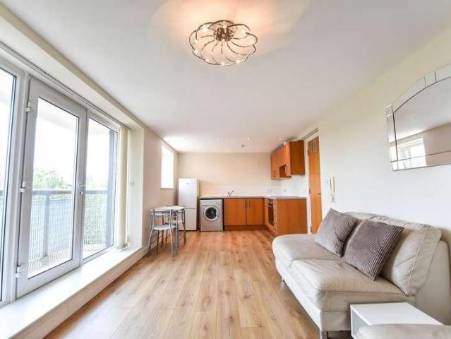 Lakeside Rise, Manchester, M9