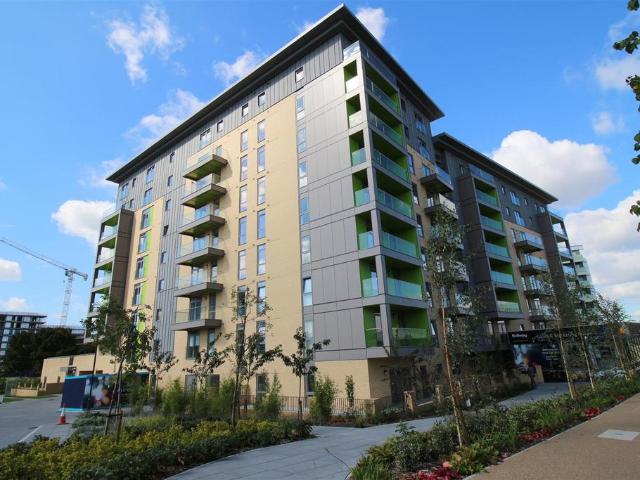 Lakeside Road, London 2 bed flat to rent £2,195 pcm £507 pw