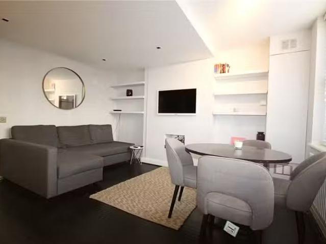 Lakeside Road, London, W14 0DX
