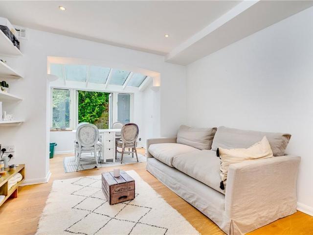 Lakeside Road, London W14, 2 bed flat to rent, £2,500 pcm | PrimeLocation