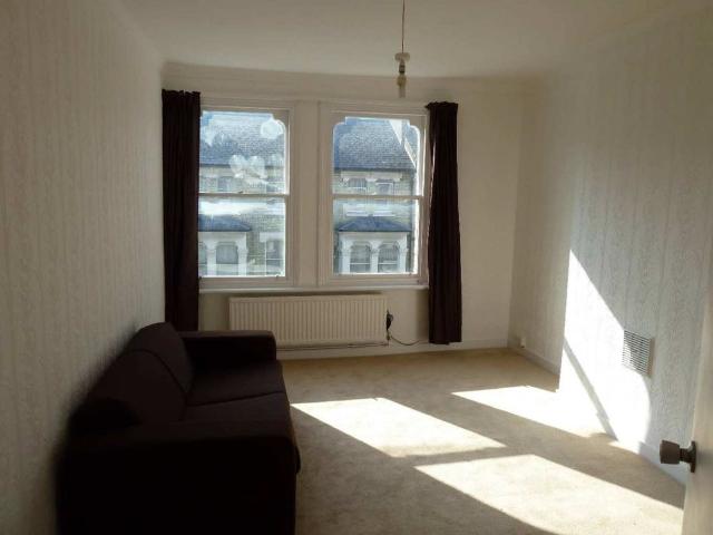 Lakeside road Room 2