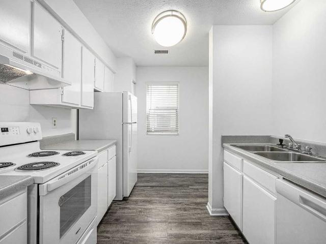 Lakestone Apartments 1 Bedroom Apartment for Rent at 4275 Eyrie Dr, Ann Arbor, MI 48103