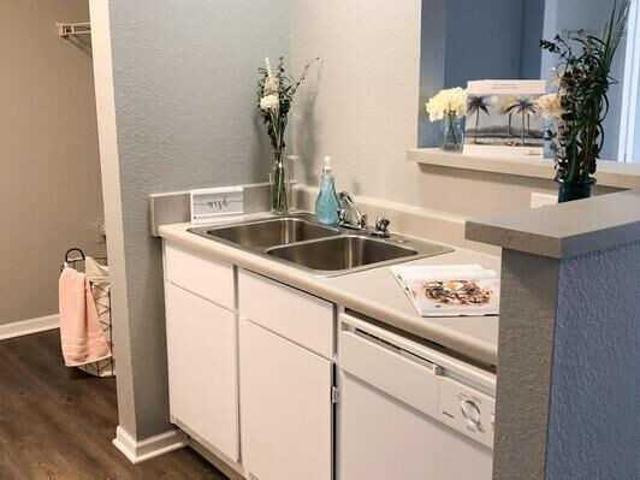 Lakestone Apartments 3 Bedroom Apartment for Rent at 4275 Eyrie Dr, Ann Arbor, MI 48103