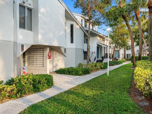 Lakepointe at Jacaranda 1 Bedroom Apartment for Rent at 1171 Lakepointe Lndg, Plantation, FL 33322