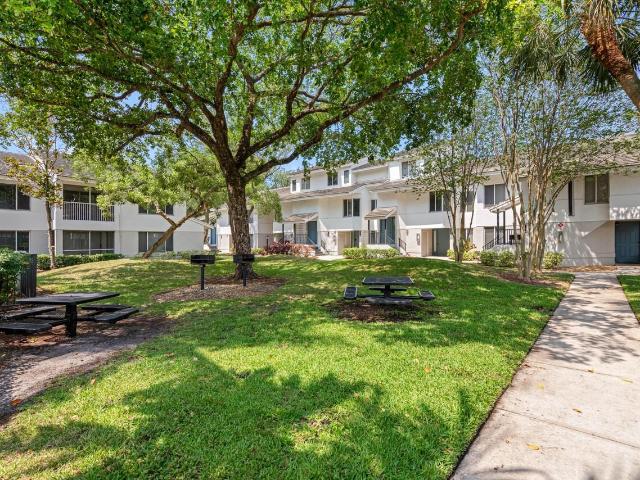 Lakepointe at Jacaranda 2 Bedroom Apartment for Rent at 1171 Lakepointe Lndg, Plantation, FL 33322