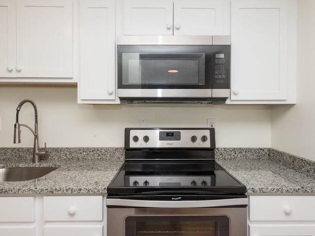 Lakewood Apartments 2 Bedroom Apartment for Rent at 1199 Whitney Ave, Hamden, CT 06517