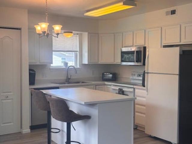 Lakewood Area 1bed Priv. bath w/ Balcony