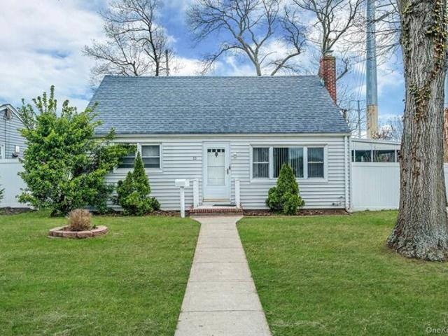 Lakewood Ave, Ronkonkoma, Home For Sale