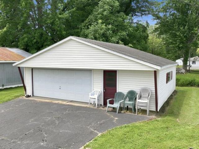 Lakewood Ave, Warsaw, IN 46580