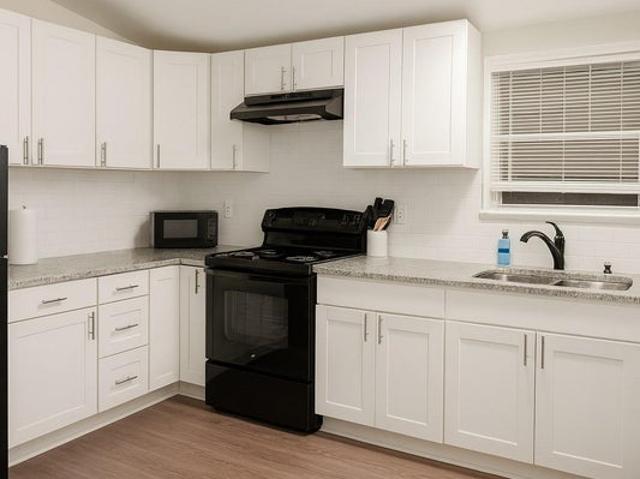 Lakewood Home | Next to Bus Stop | Top Host