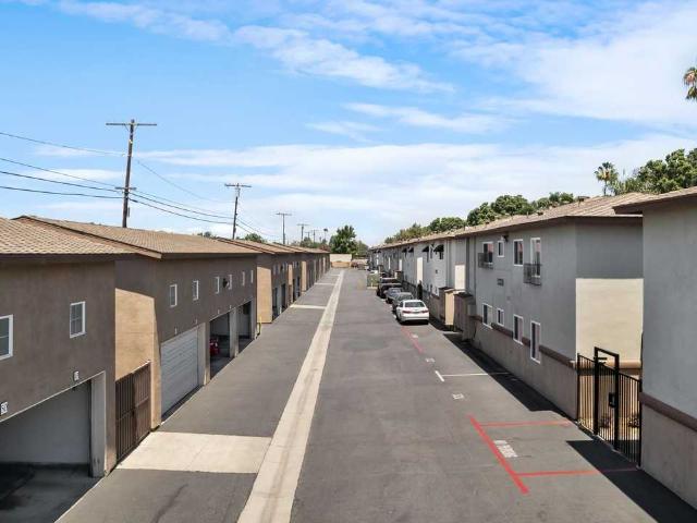Lakewood Manor Apartment Homes 3 Bedroom Apartment for Rent at 4907 1/4 Hayter Ave, Lakewood, CA 90712 Lakewood Mutual