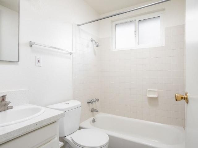 Lakewood Manor Apartment Homes 3 Bedroom Apartment for Rent at 4907 1/4 Hayter Ave, Lakewood, CA 90712 Lakewood Mutual