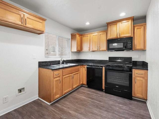 Lakewood Manor Apartment Homes 2 Bedroom Apartment for Rent at 4907 1/4 Hayter Ave, Lakewood, CA 90712 Lakewood Mutual