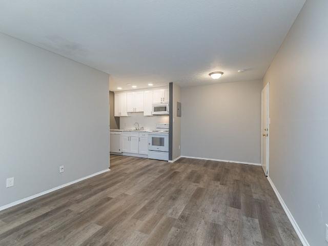 Lakewood Pointe 1 Bedroom Apartment for Rent at 13509 Detroit Ave, Lakewood, OH 44107 Lakewood