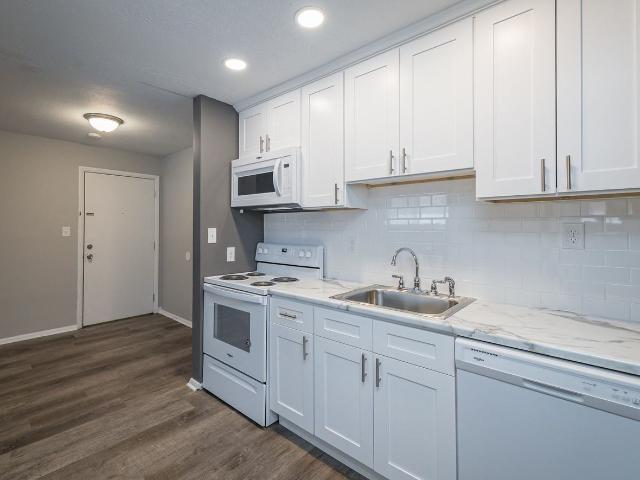 Lakewood Pointe 1 Bedroom Apartment for Rent at 13509 Detroit Ave, Lakewood, OH 44107 Lakewood