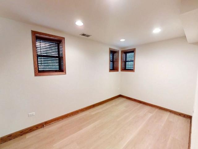 Lakewood Property 4 Bedroom Apartment for Rent at 3759 N Lakewood Ave, Chicago, IL 60613 Lakeview