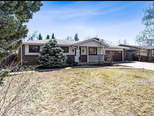 LakewoodCO Room Available_ Female Household