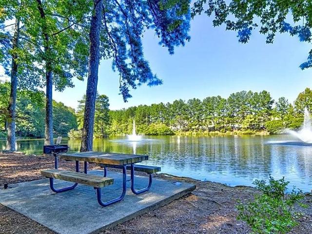 Lakeview 1 Bedroom Apartment for Rent at 200 Summit Lake Dr, Stone Mountain, GA 30083