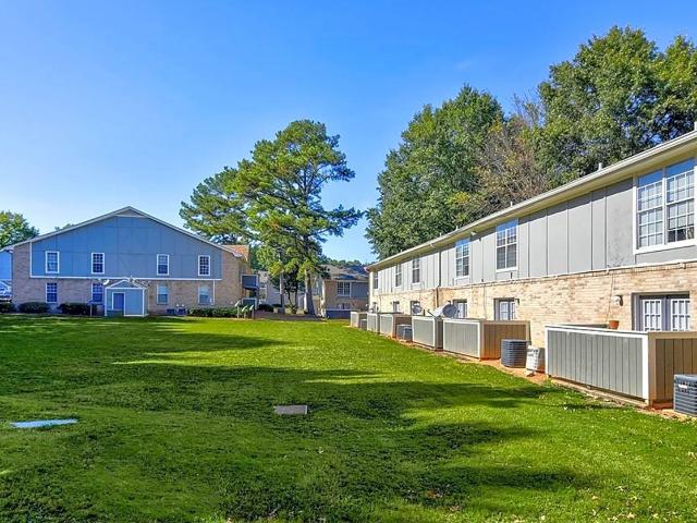 Lakeview 2 Bedroom Apartment for Rent at 200 Summit Lake Dr, Stone Mountain, GA 30083
