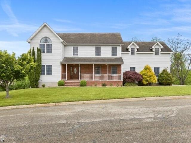 Lakeview Ter, Sussex, Home For Sale