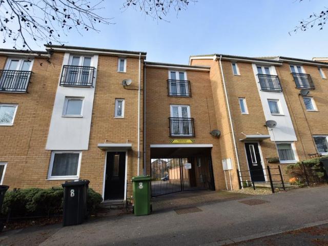 Lakeview Way, Hampton, Peterborough, PE7 4 bed terraced house to rent £1,325 pcm £306 pw